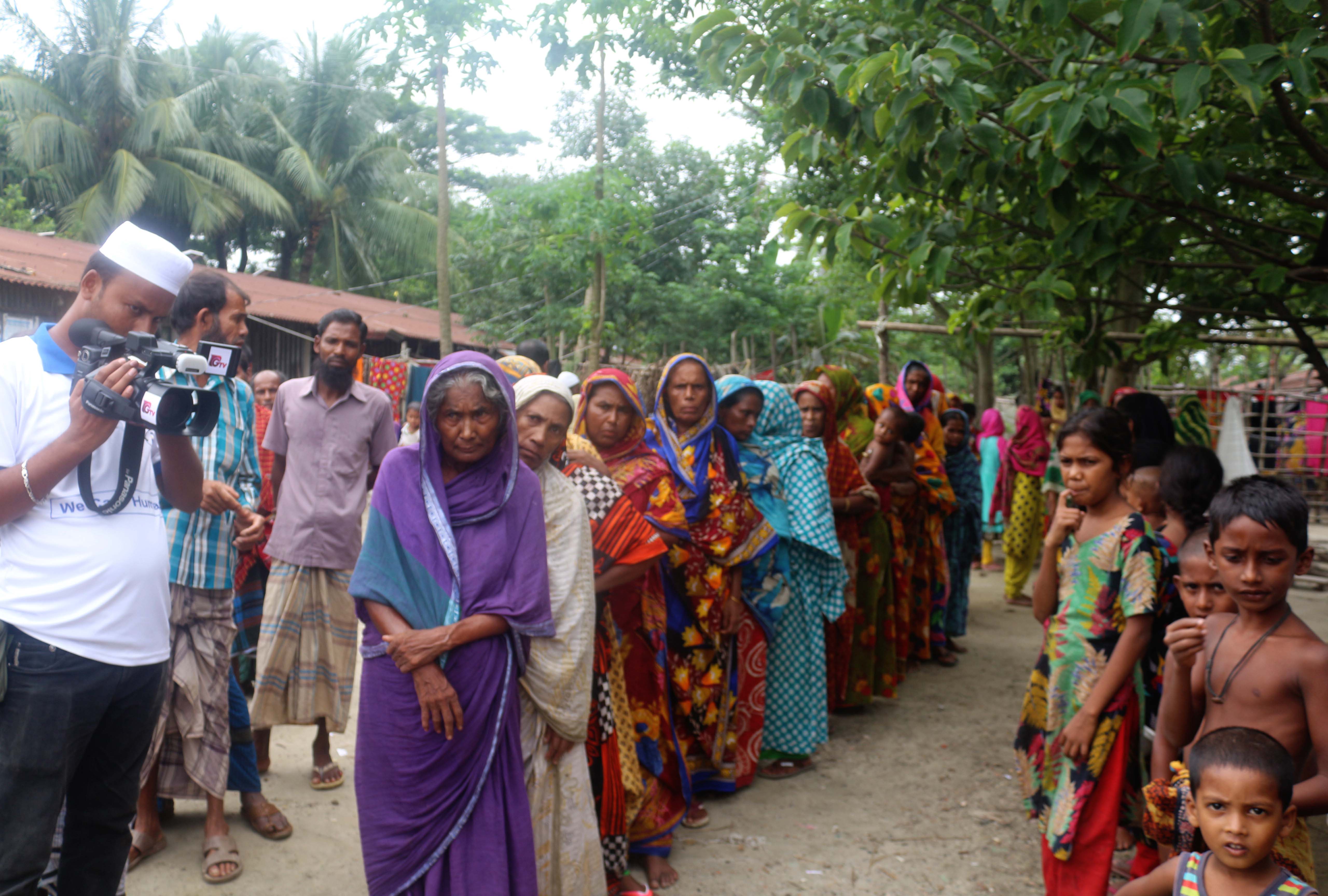 ঈদ সামগ্রী ও বস্ত্র বিতরন কর্মসূচী - ২০১৮